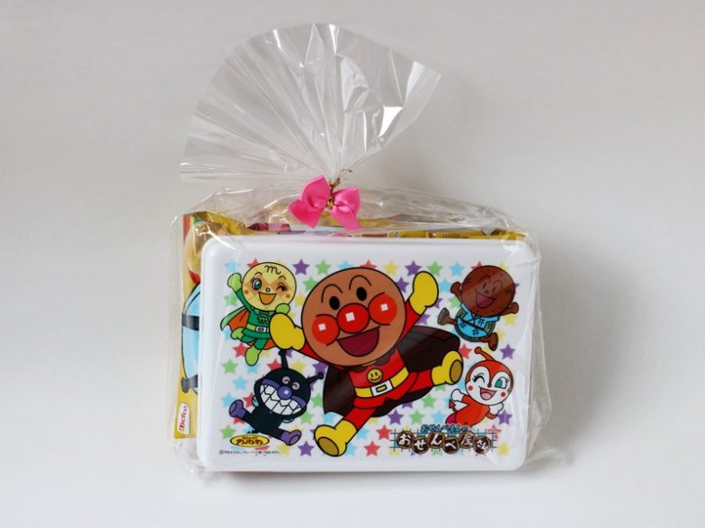 「アンパンマン おせんべ付き おりたたみランチケース」はコンパクト収納できる！食べた感想・販売店についても紹介 - おみや